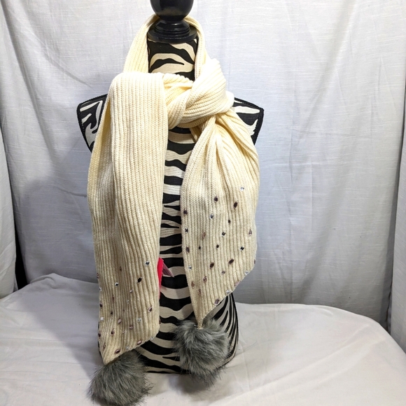 Betsey Johnson | Accessories | Betsey Johnson Cream Cable Knit ...